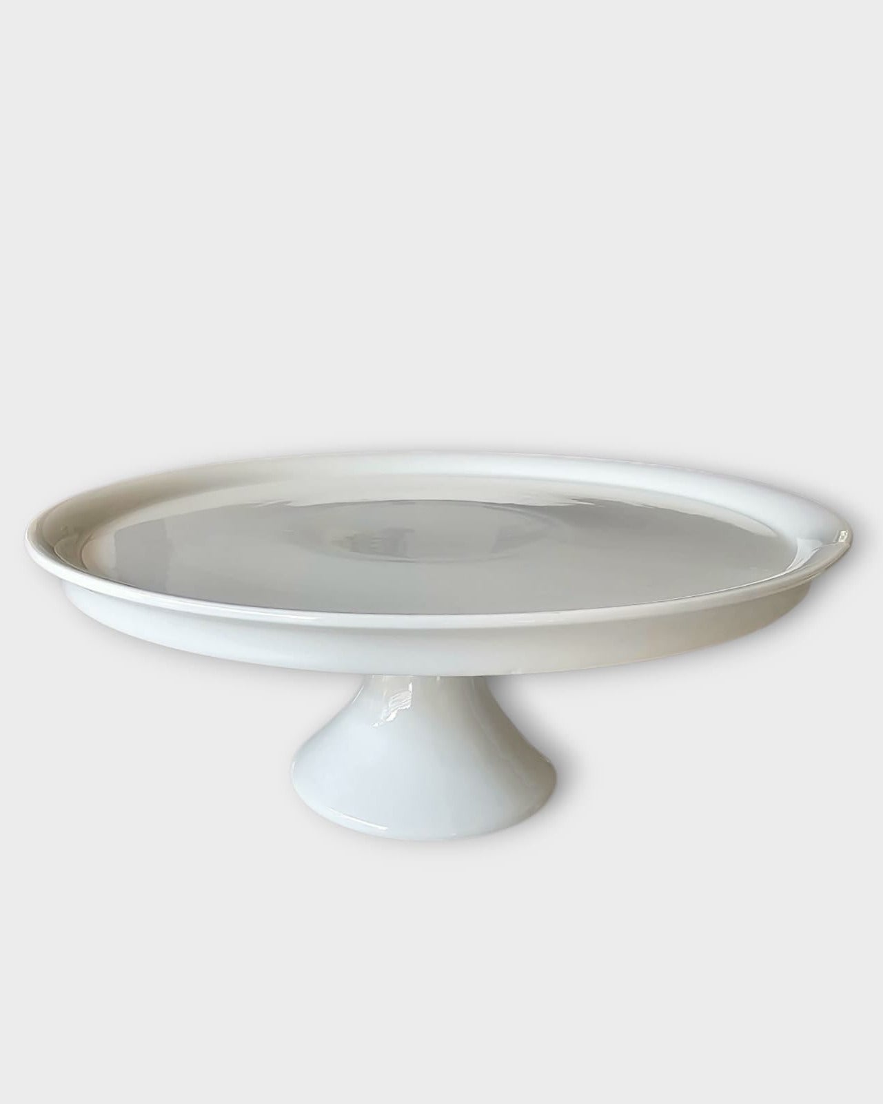 White Ceramic Cake Stand – 10cm high - FOR HIRE – Bundle Event Hire